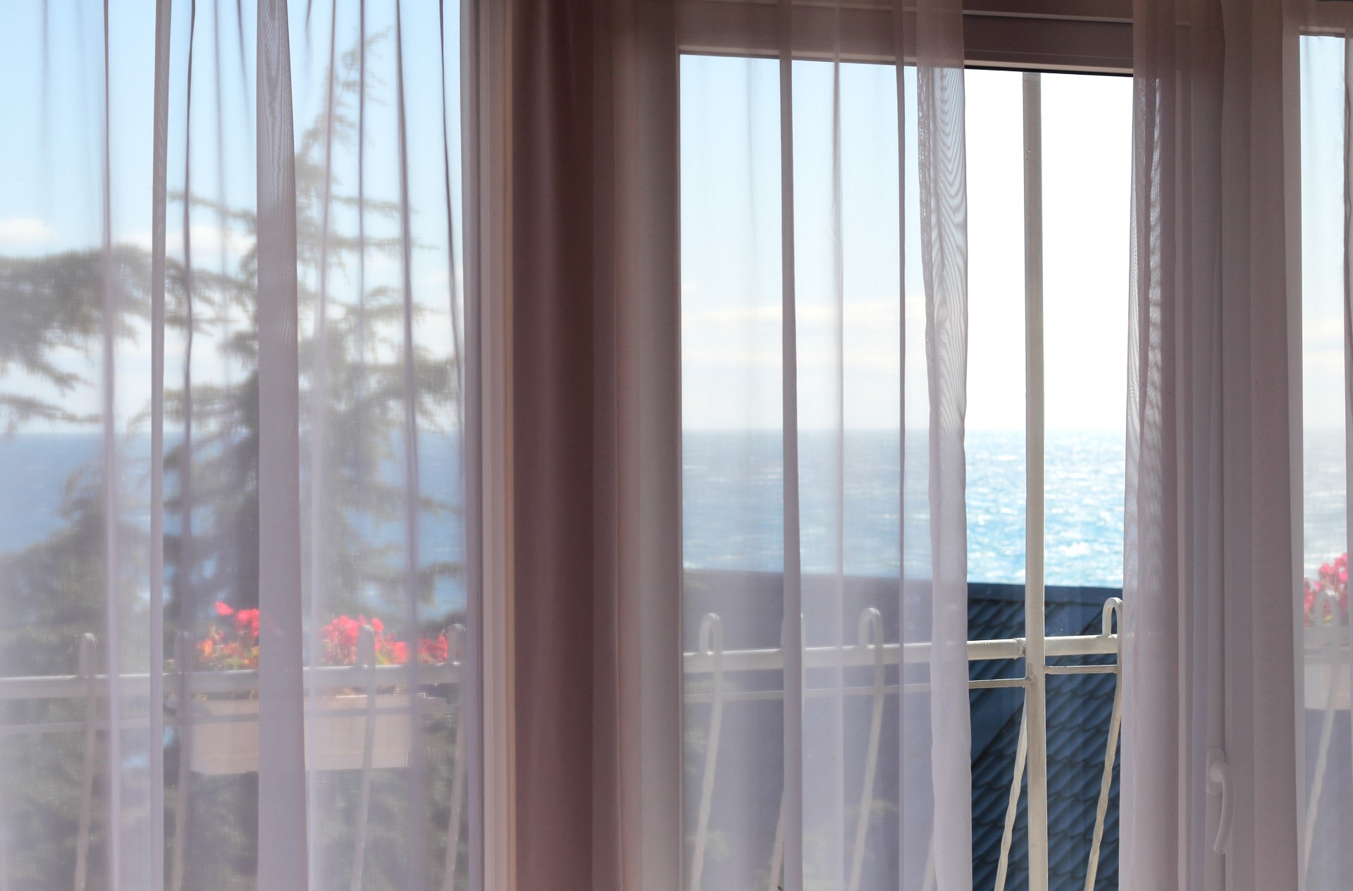 Achieve the Coastal Look With These Beachy Window Coverings | Blog
